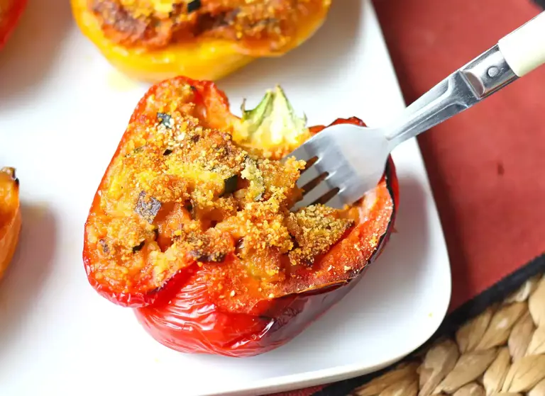 Gebakken vegetarische gevulde paprika's: het makkelijke en lekkere ...