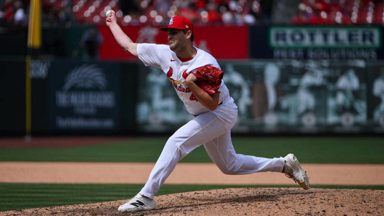 Cardinals’ Matt Svanson problem is getting harder to ignore