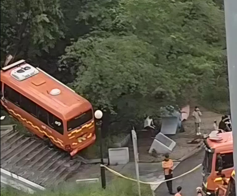 Firefighter bus crashes at Gyeongbu rest area, injuring 11