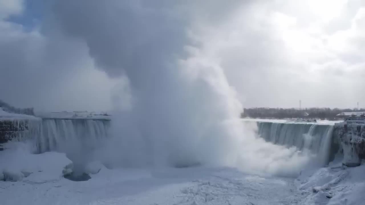 Tourists walked across frozen Niagara Falls – then the ice split apart