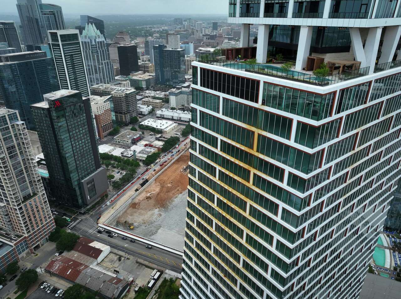 Photos show rust-colored stains on Austin's Waterline tower