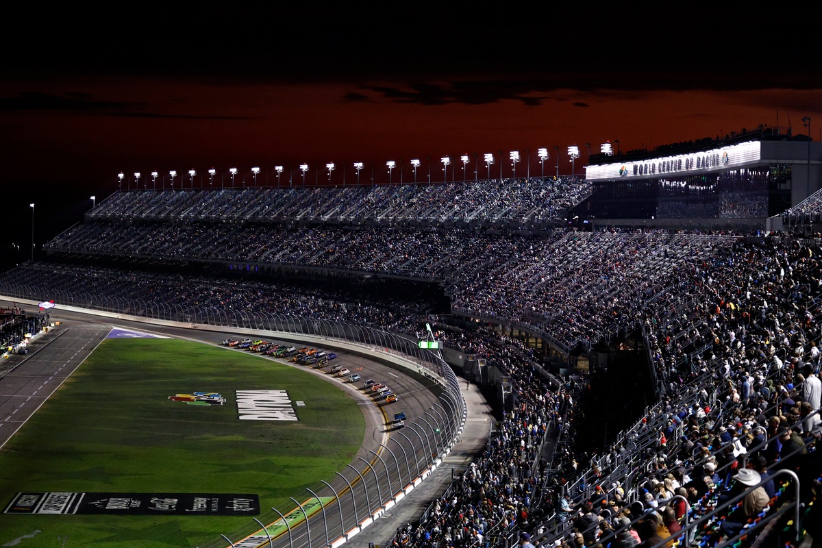 Daytona International Speedway to install new advanced LED lighting system