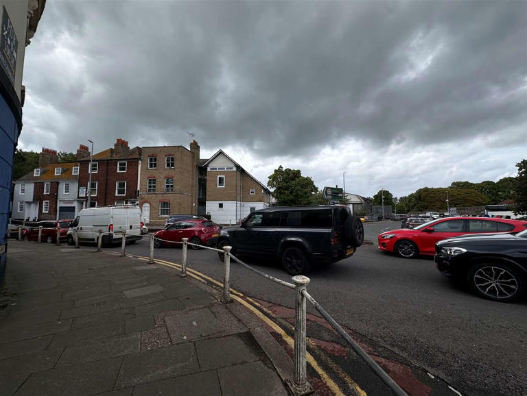 'Traffic chaos' to continue for another week as Southern Water repairs ...