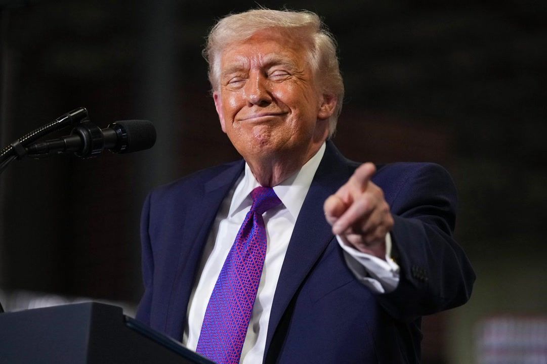 Trump the 'most corrupt president in American history' after IRS settlement