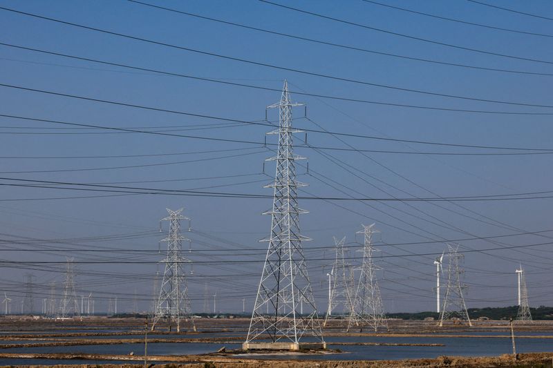 Scorching heat drives India's power demand to a record 270 GW amid outages