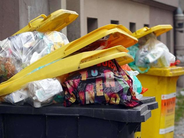Falsch getrennt: Wer das in die Gelbe Tonne wirft, zahlt drauf