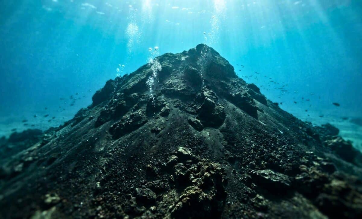 Scientists mapping the Mediterranean for the first time found an active ...