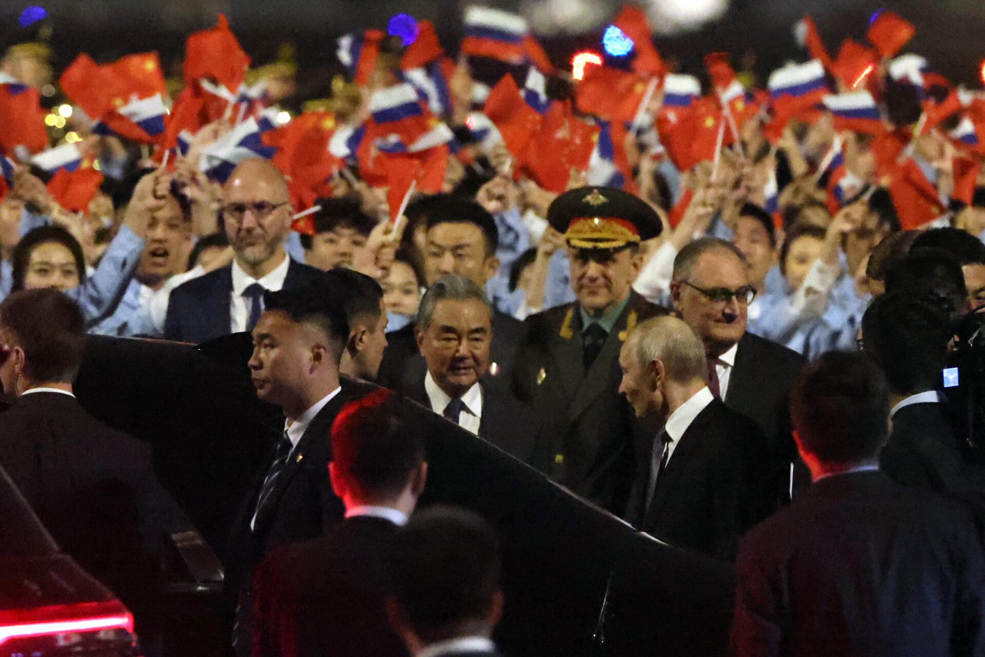 Putin faz pedido urgente à China
