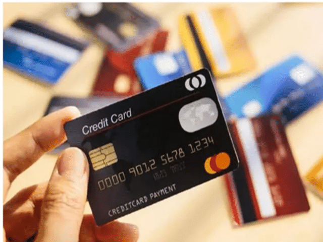 YES Bank PaisaSave Credit Card vs. Cashback SBI Card: Which card offers ...