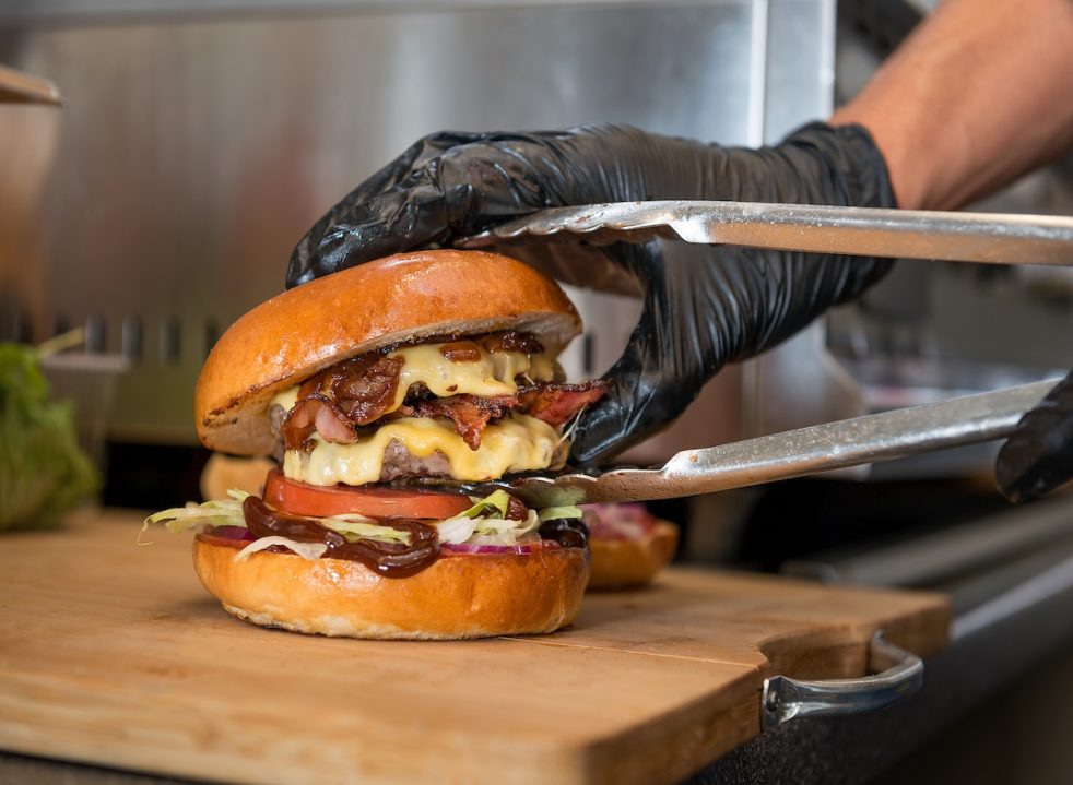 5 restaurant chains shoppers say have the best bacon cheeseburgers