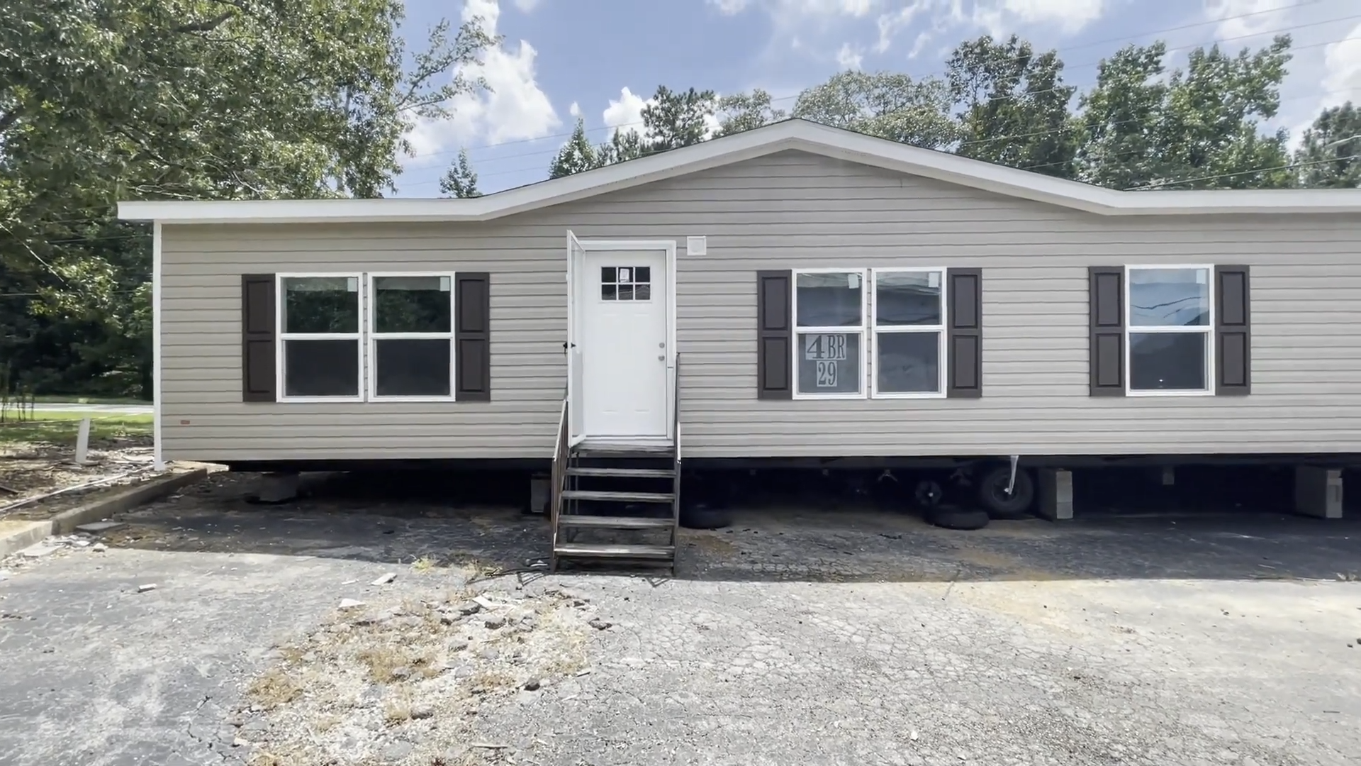 This mobile home has two living rooms - here’s why