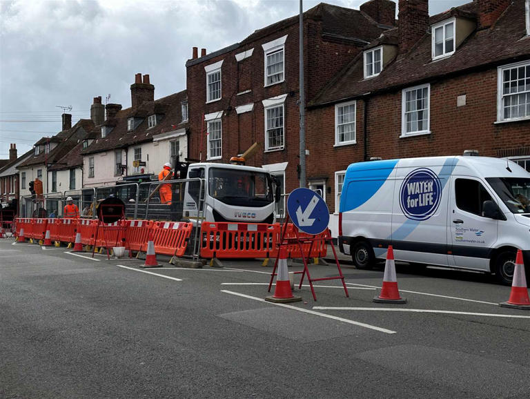 'Traffic chaos' to continue for another week as Southern Water repairs ...