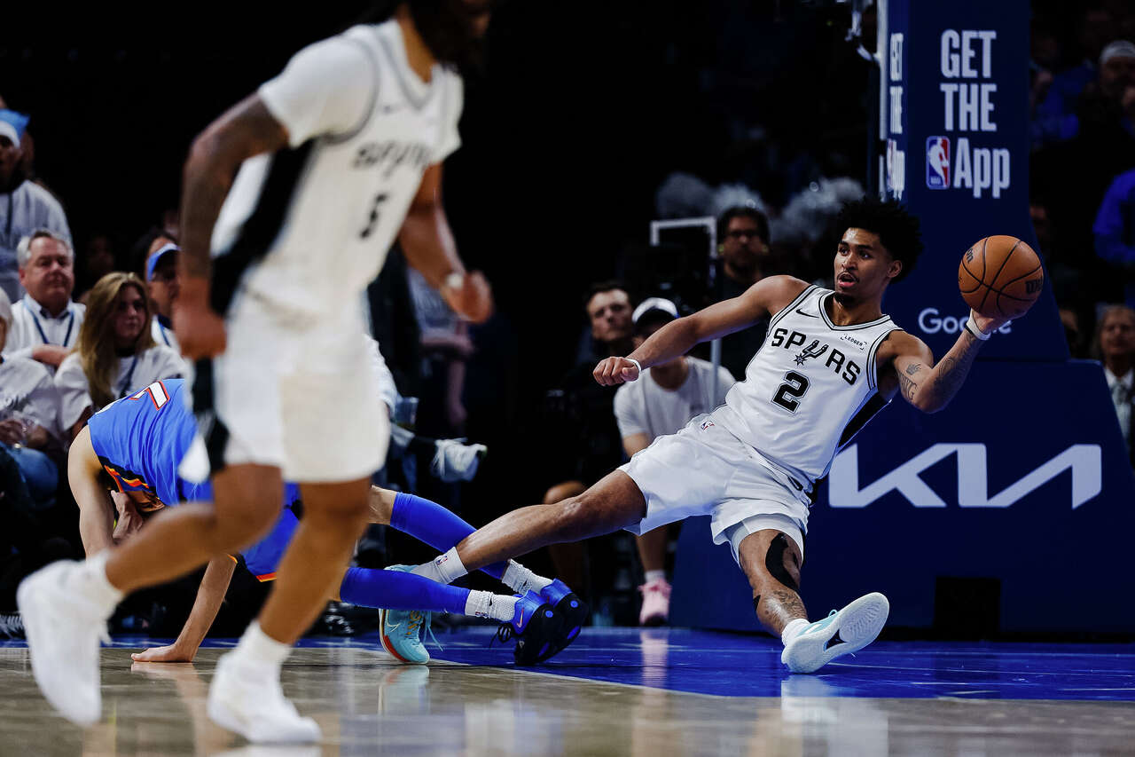 Will the Spurs get Fox or Harper back for Game 3?