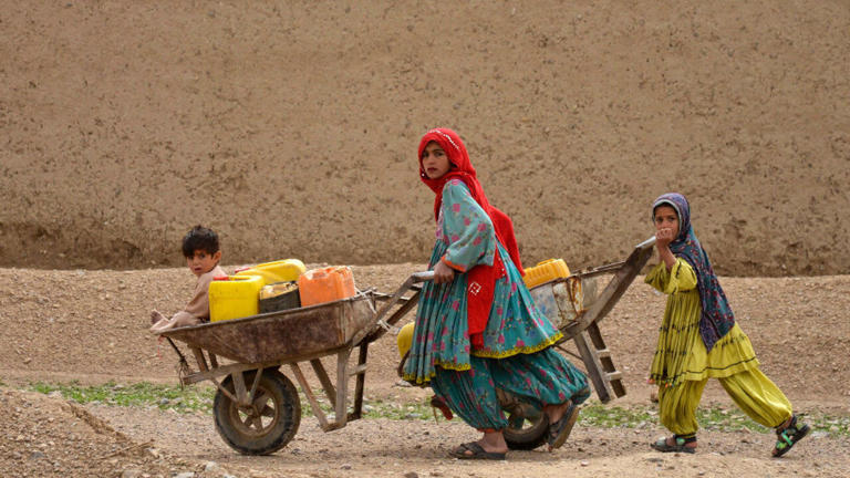 Taliban holt rechten vrouwen en meisjes verder uit: kindhuwelijken ...