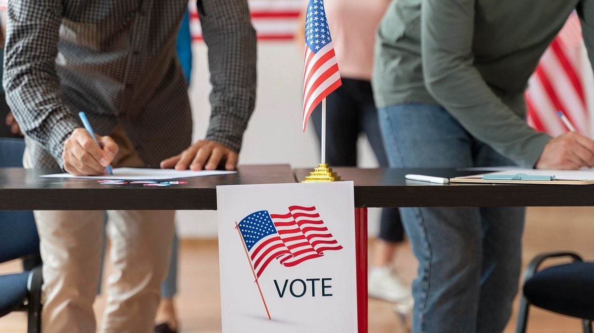 Poll: Platner has 7-point lead over Collins in Senate race