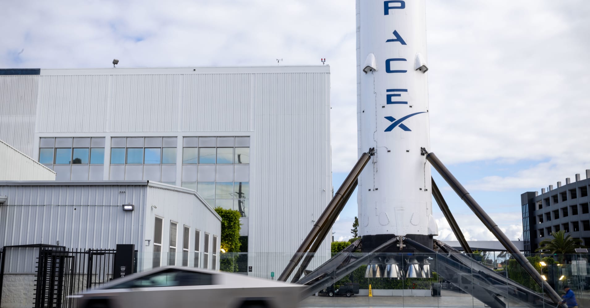 Retail investors will get access to SpaceX's IPO—here's what to know ...