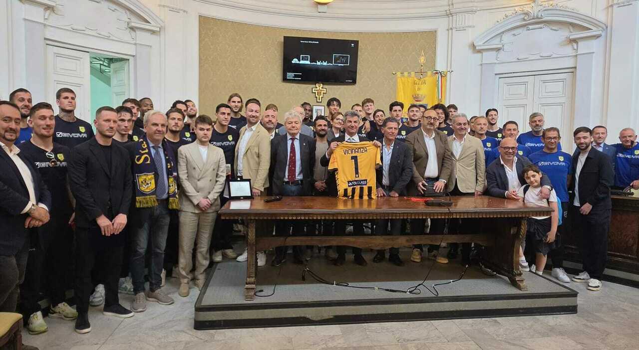 Juve Stabia premiata dal sindaco Vicinanza: «Avete dato lustro alla ...