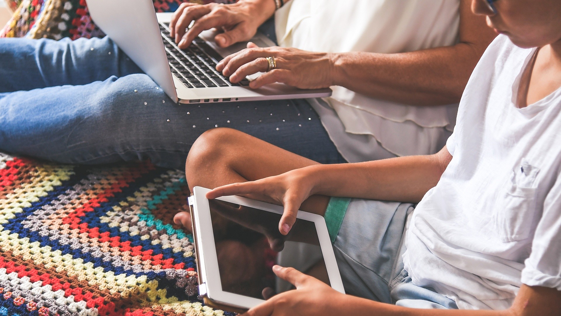 Surgeon general issues suggested screen time limits for kids