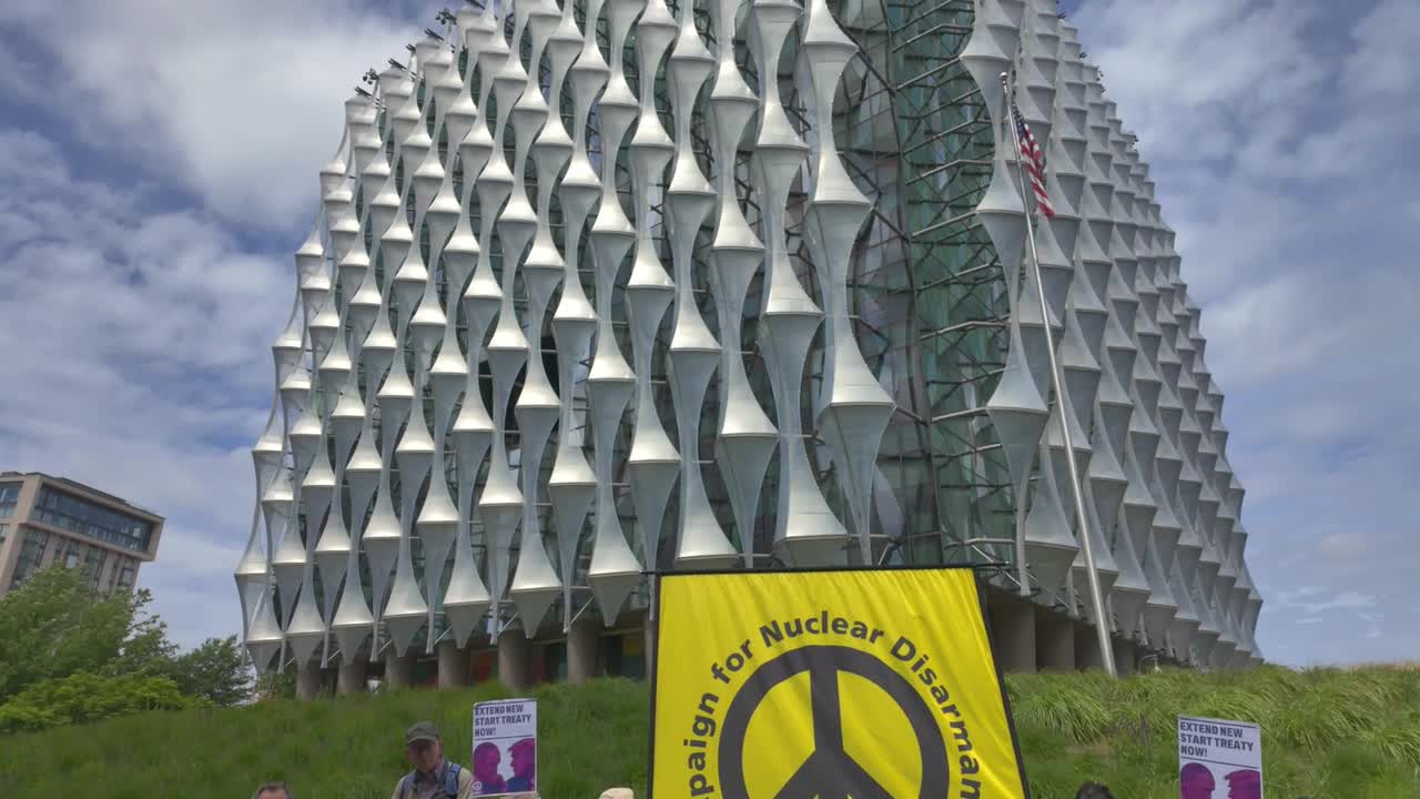 Sophie Bolt (CND): 90% of the world's nuclear weapons – US & Russia ...
