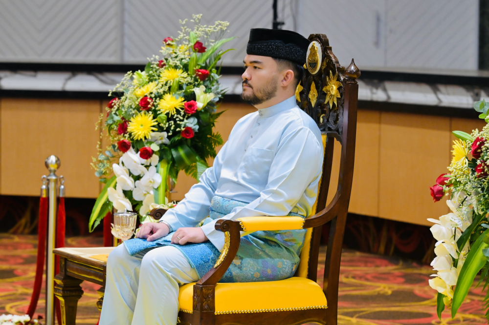 Selangor raja muda commissioned as RMN lieutenant commander