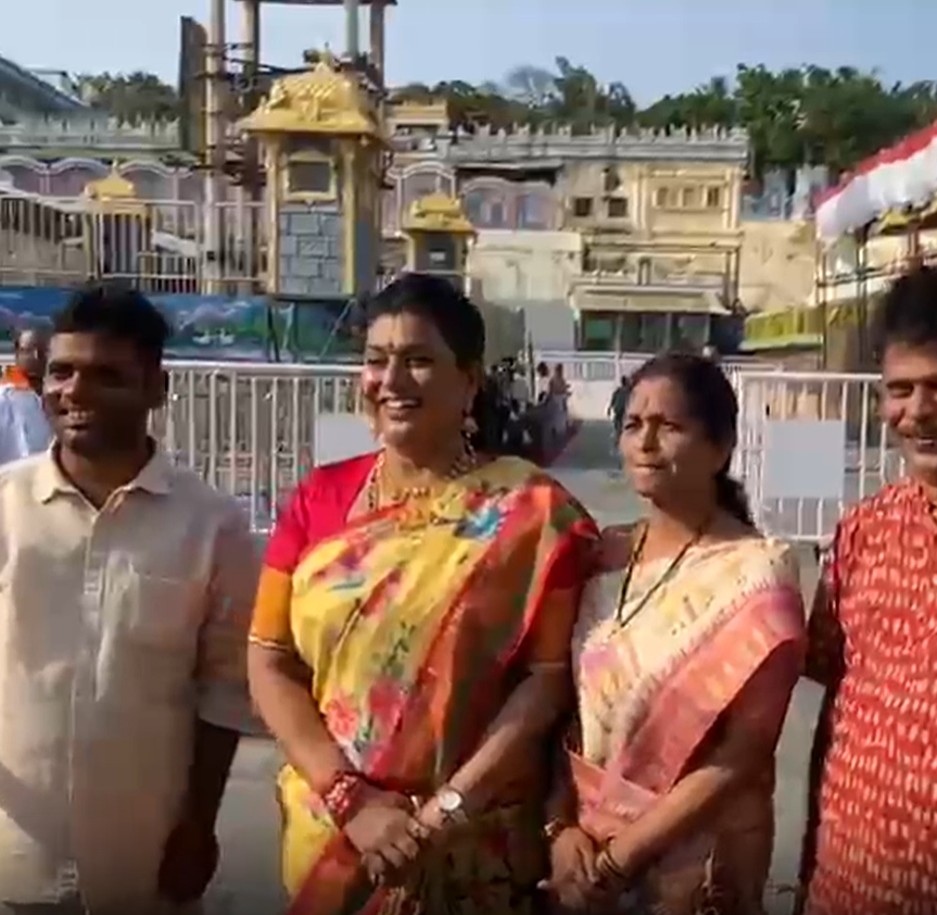 Roja Selvamani offers prayers at Tirumala temple in traditional saree look