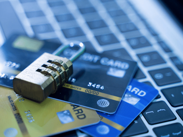 Best credit card for a ₹25,000 salary: These credit cards offer amazing ...