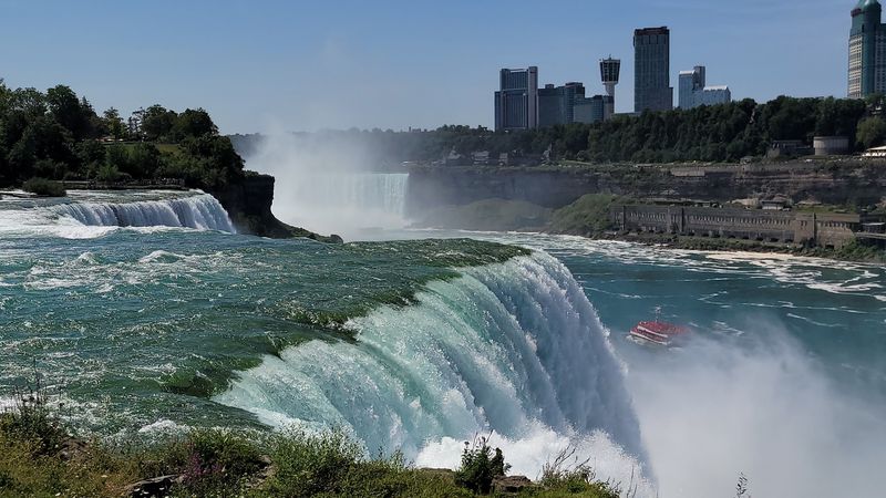 20 spectacular waterfalls that define America’s natural beauty