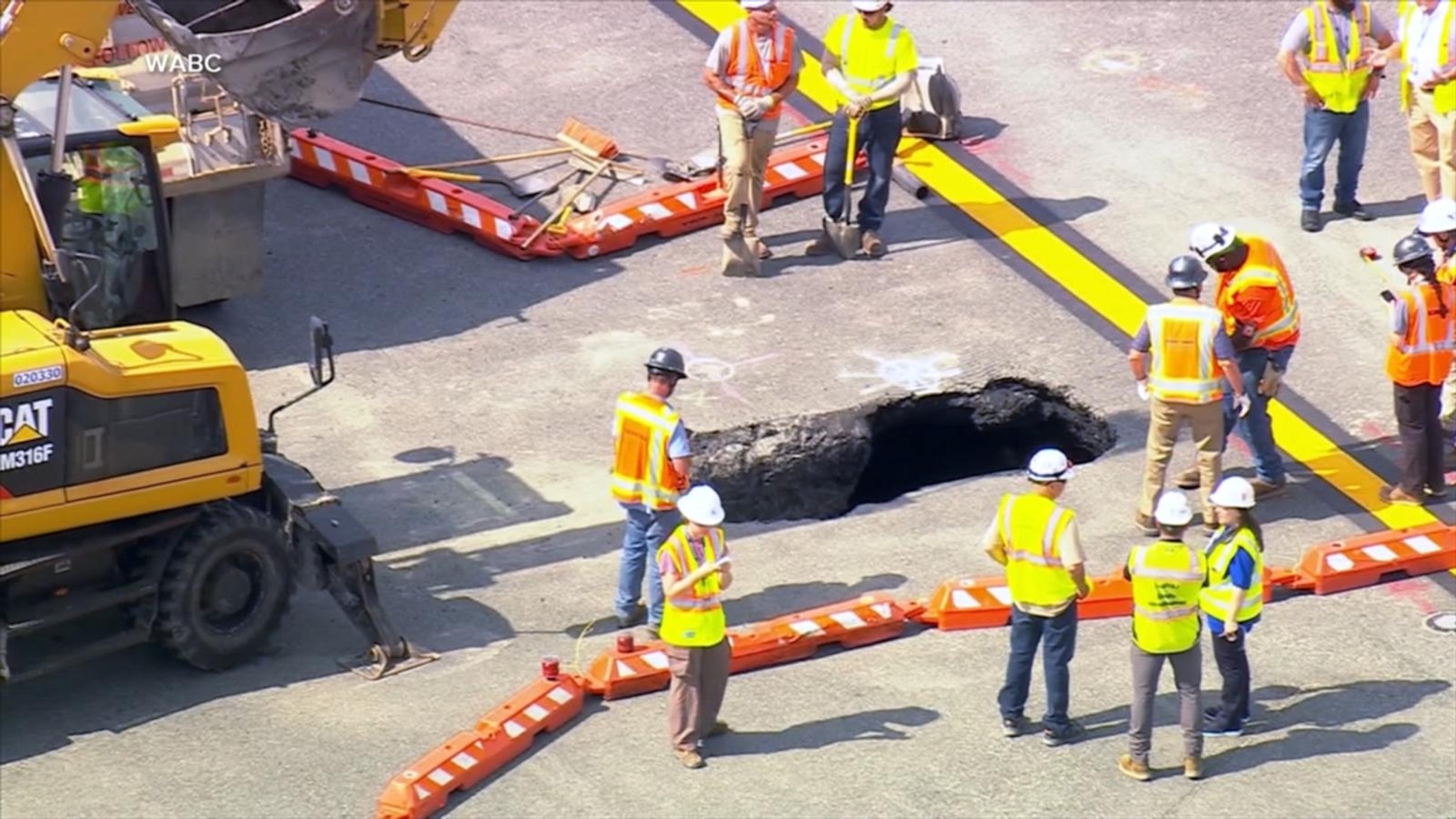 Sinkhole shuts down runway at LaGuardia Airport