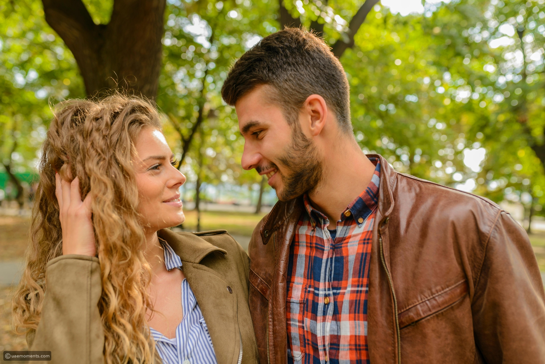 If she does these 8 things, she wants you to make the first move