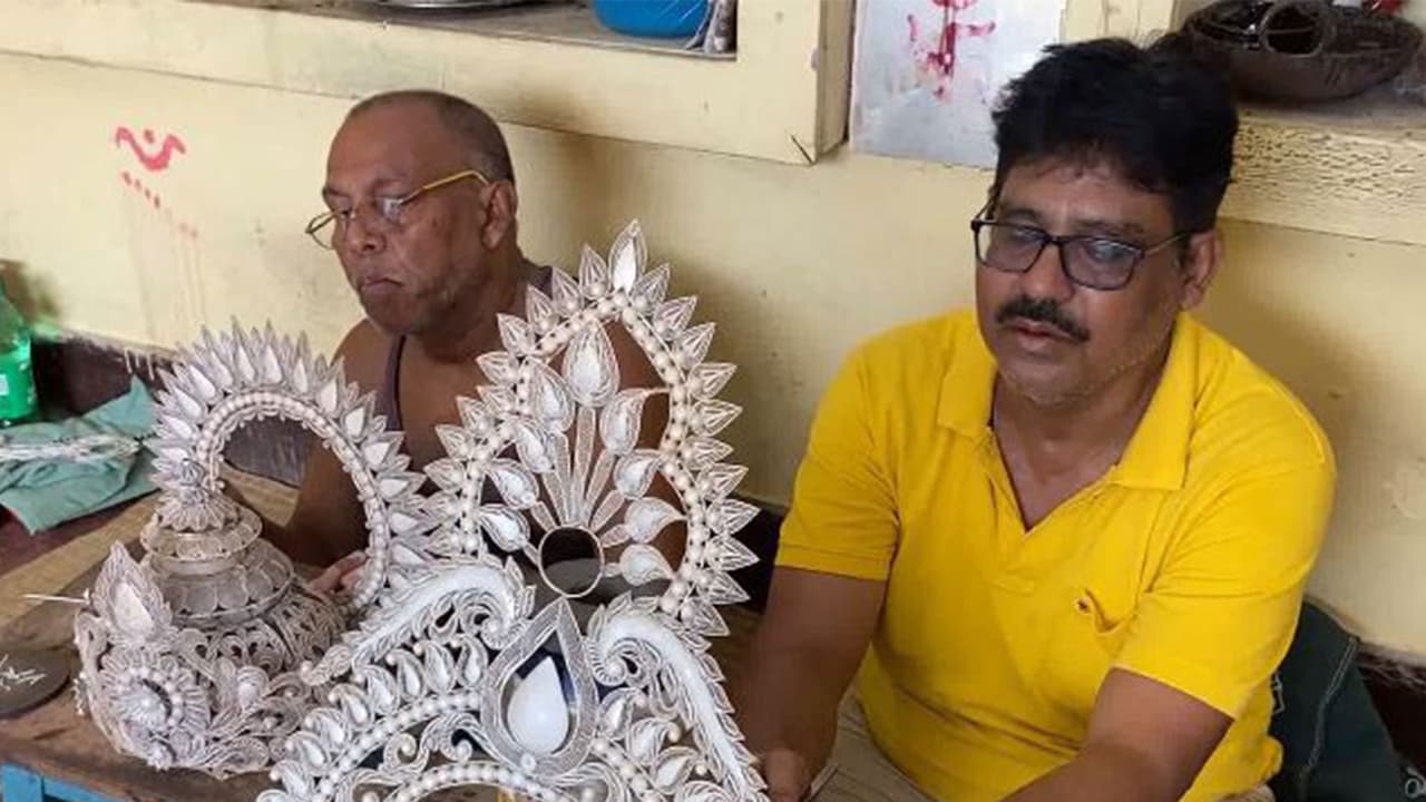 Soaring silver prices hit Cuttack's historic Tarakasi artisans
