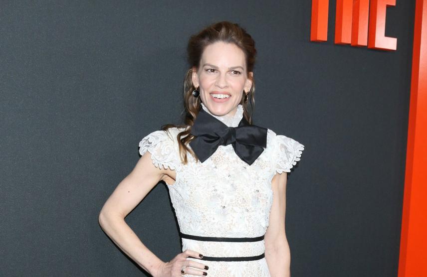 Hilary Swank says having twins later in life lets her be 'more present ...