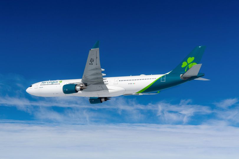 Terrified passengers as Aer Lingus jet declares emergency at 37,000ft ...