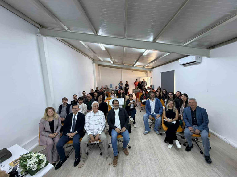 "Sanatçılar Sennur Sezer okuyor" etkinliğinin konuğu Arif Pişkin oldu