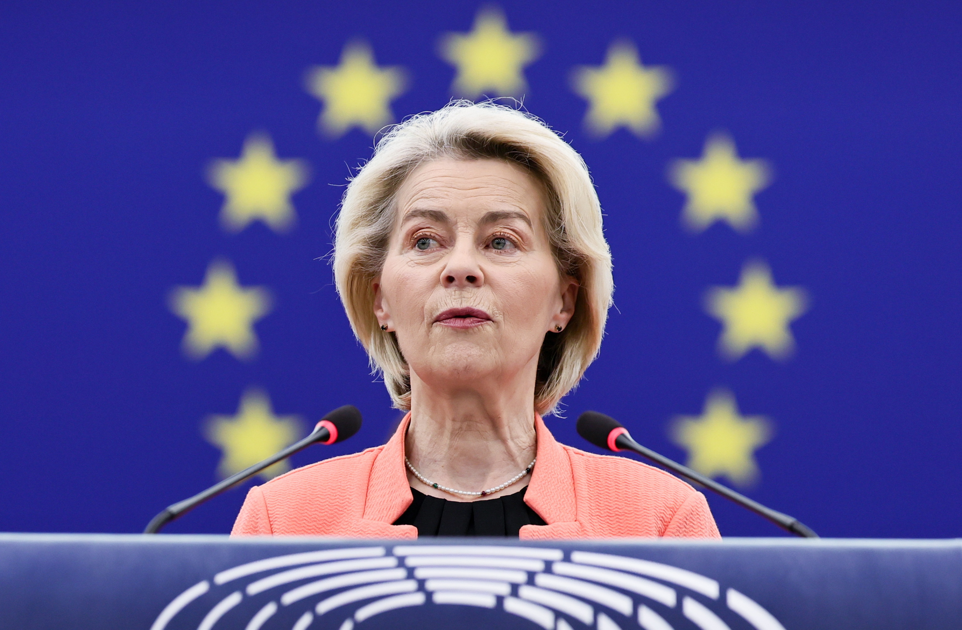 EC forecasts Italy's deficit will drop below 3% mark this year