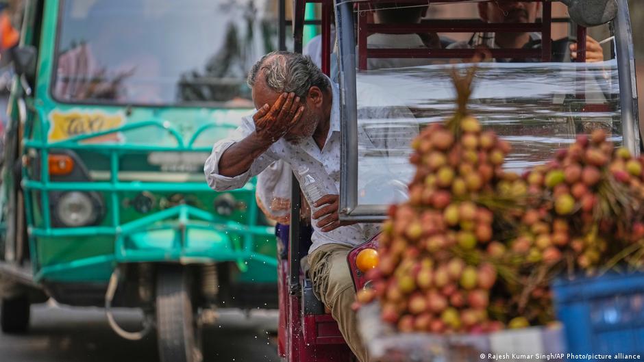 India swelters under severe heat wave