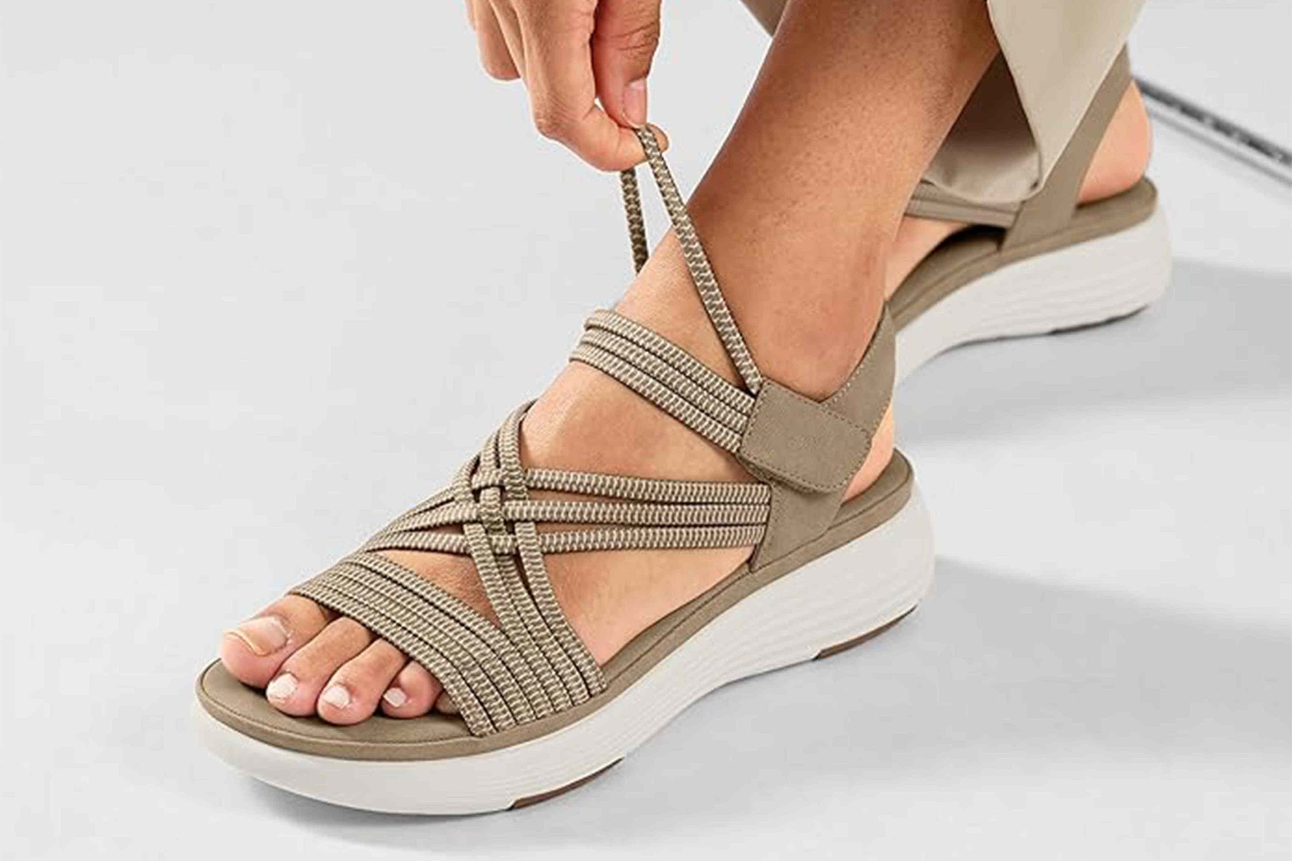 I have plantar fasciitis—a podiatrist told me these 8 supportive summer ...