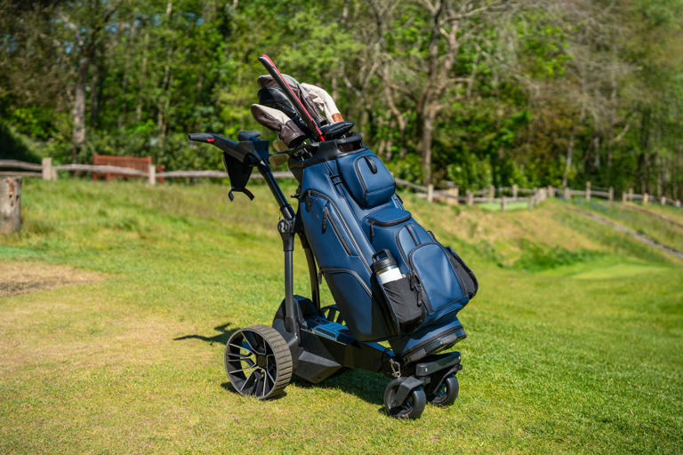This remote golf trolley is hundreds cheaper than top brands, but there ...