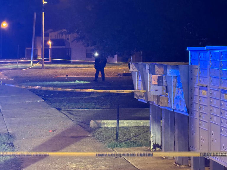 Juvenile shot in legs at South Memphis apartments