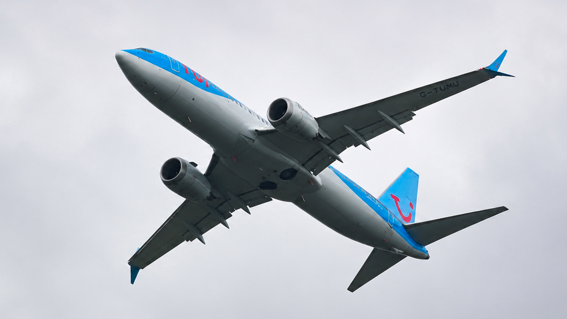 TUI jet aborts landing after unstable approach
