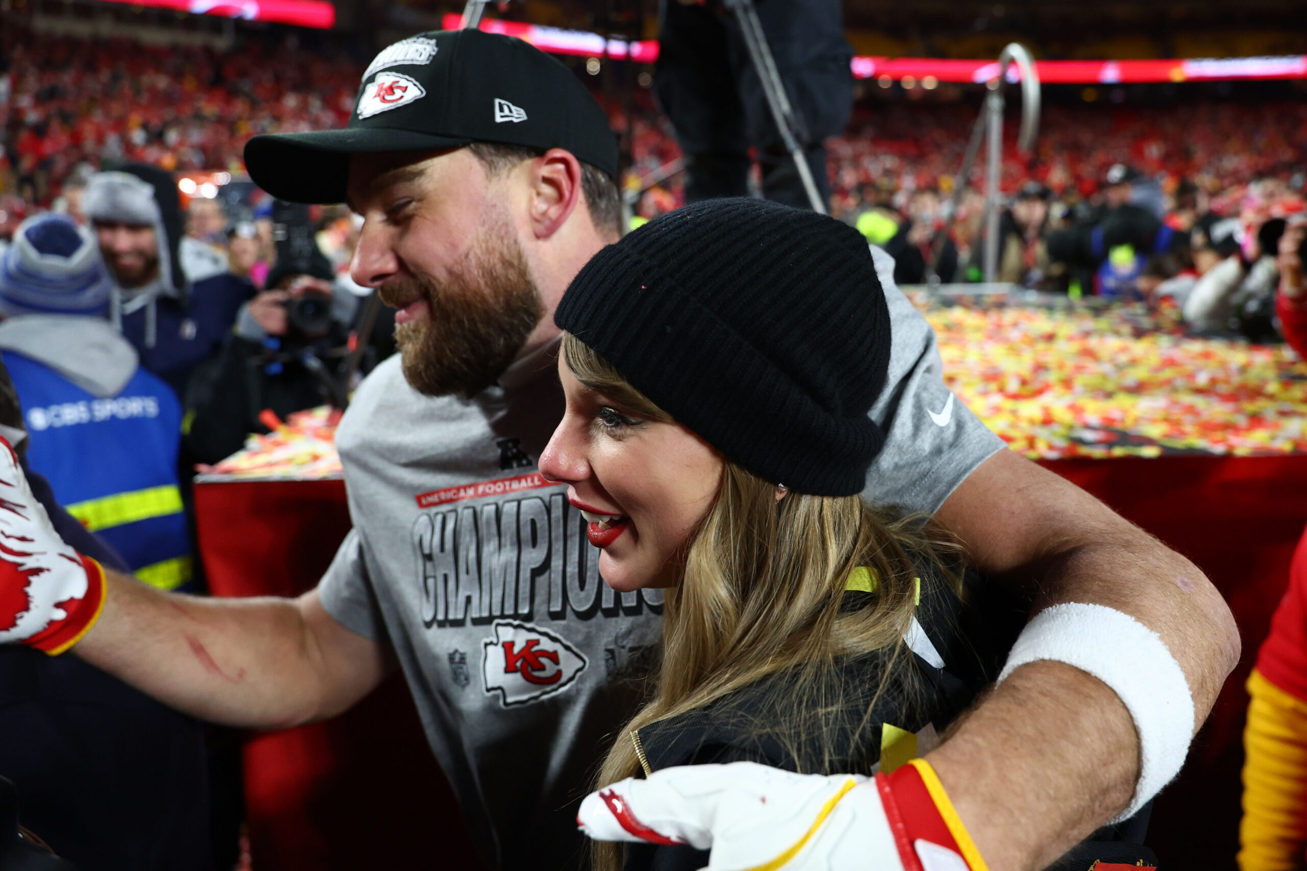 Taylor Swift cuts Kelce’s father from $800K-ring wedding as insider ...