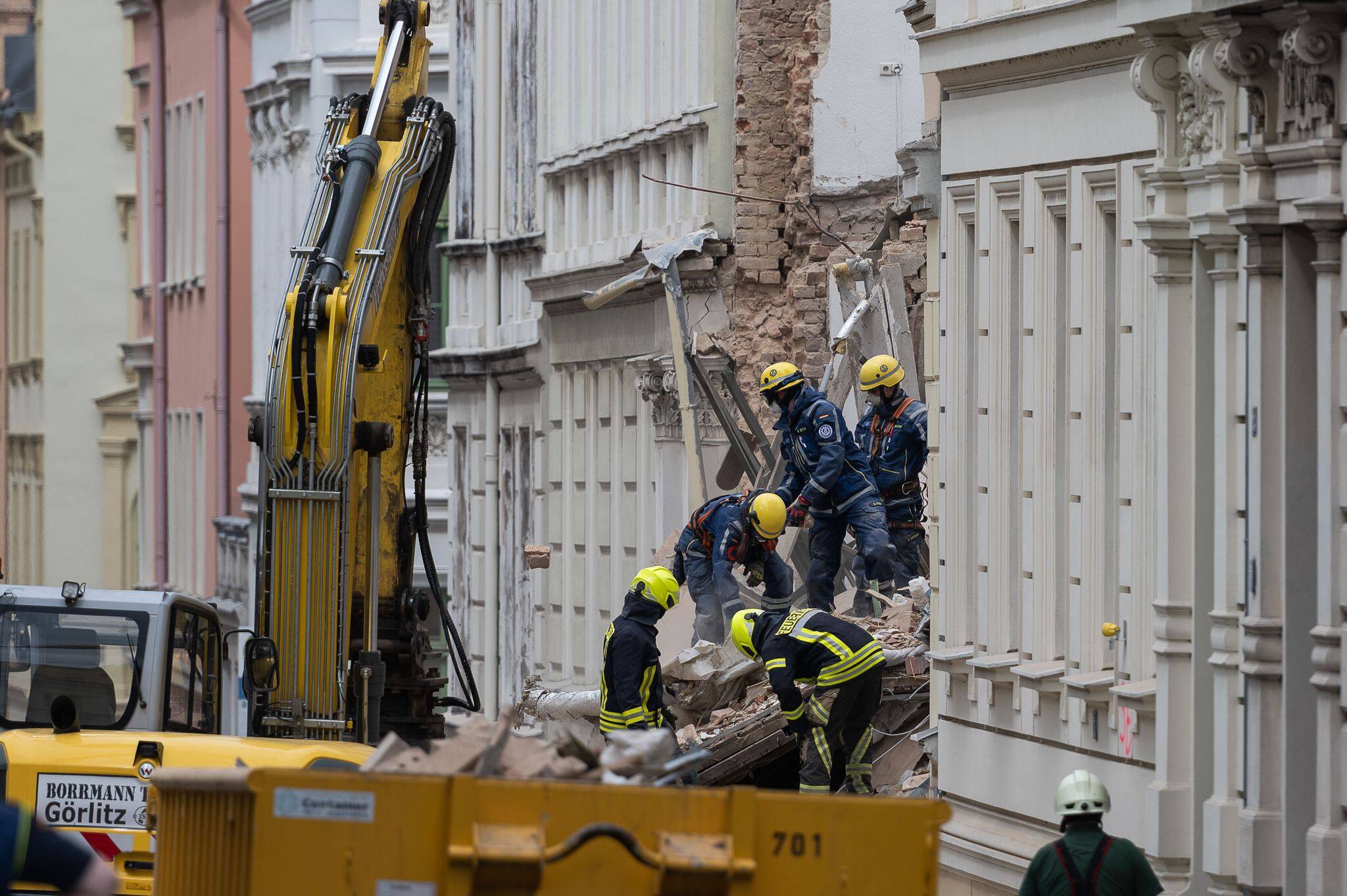 Helfer finden dritte Leiche nach Hauseinsturz in Görlitz