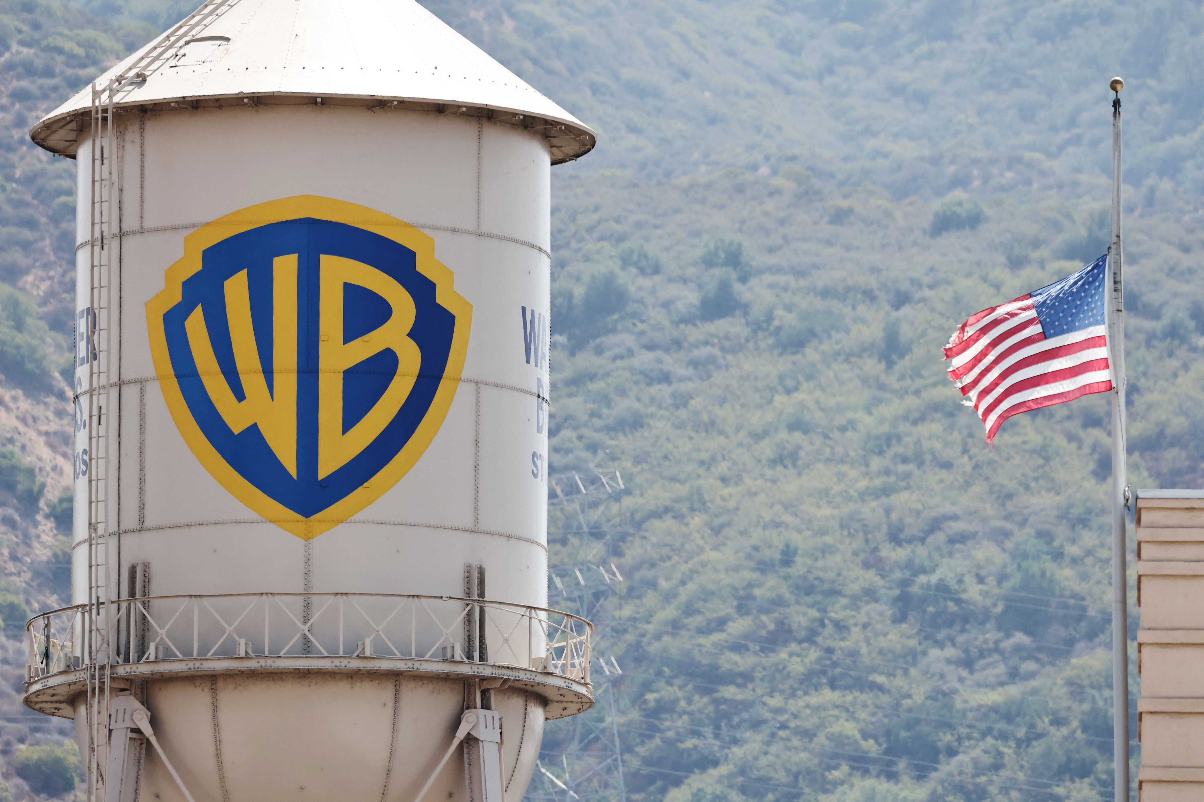 Paramount accuses Netflix of 'panic-level' 'scorched-earth campaign' to ...