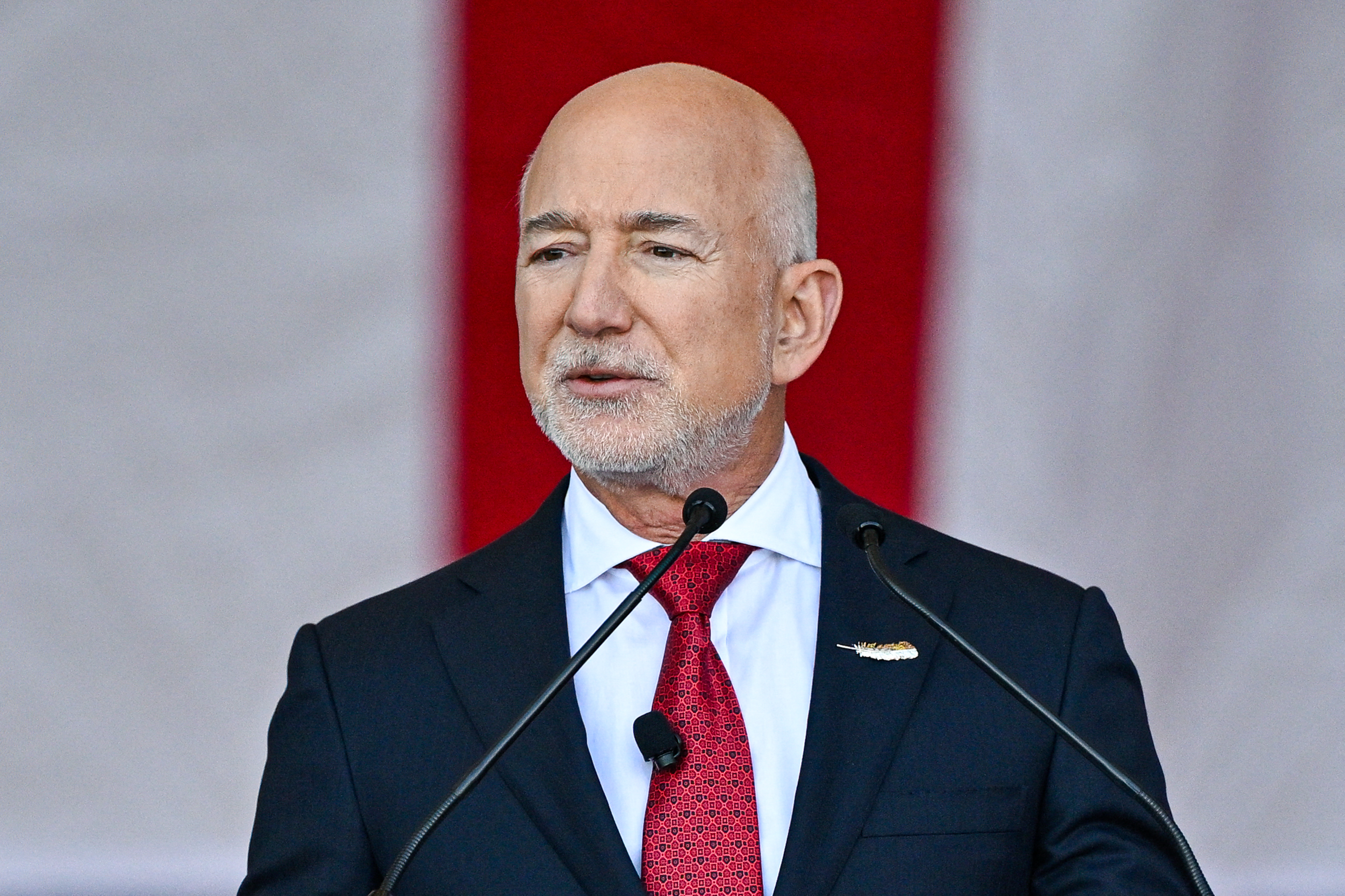 Jeff Bezos calls for no income taxes on lower-earning Americans
