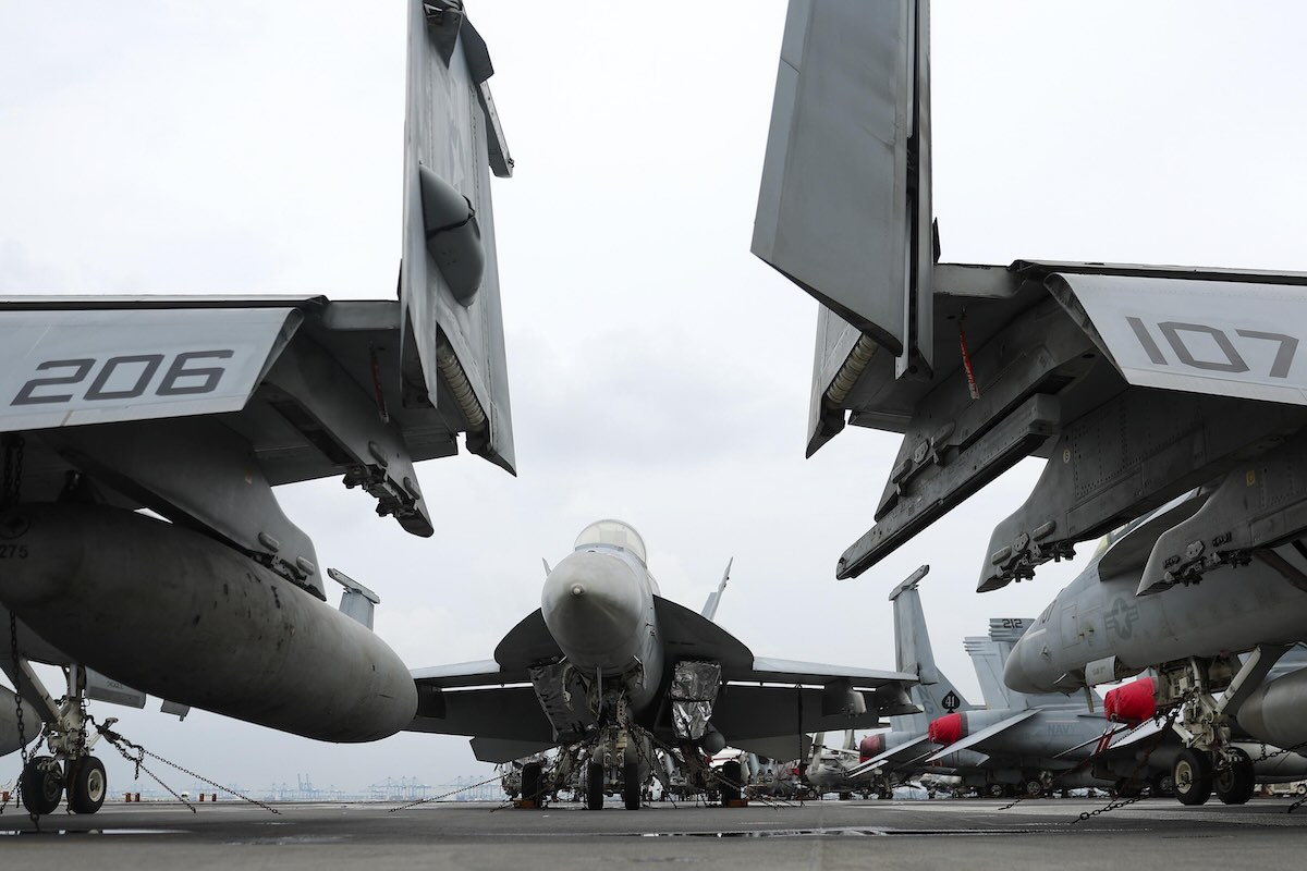 «Gli USA schierano la portaerei Nimitz nei Caraibi», la minaccia su ...