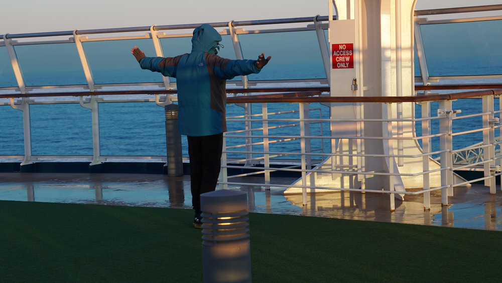 17 things to pack for a cold VS a warm-weather cruise