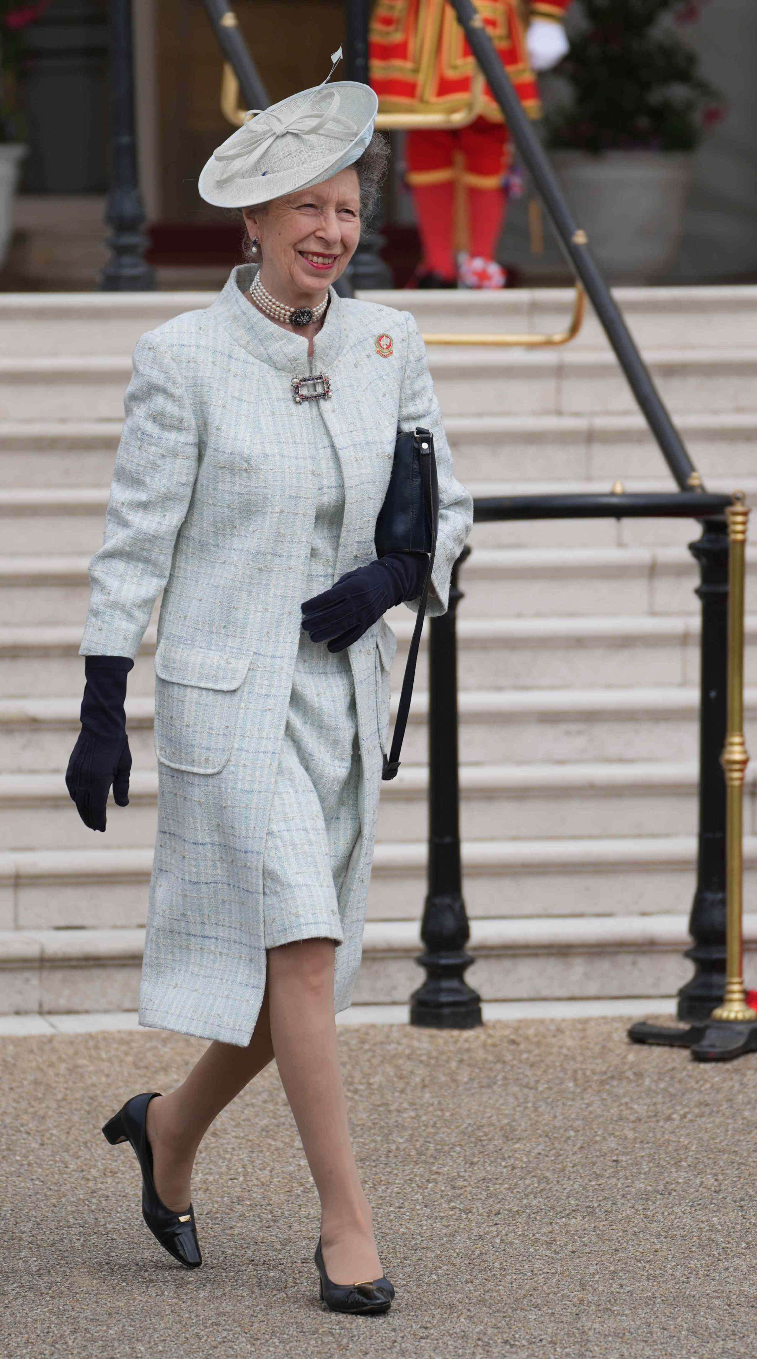 Princess Anne hosts garden party solo in a striking 4-strand pearl ...