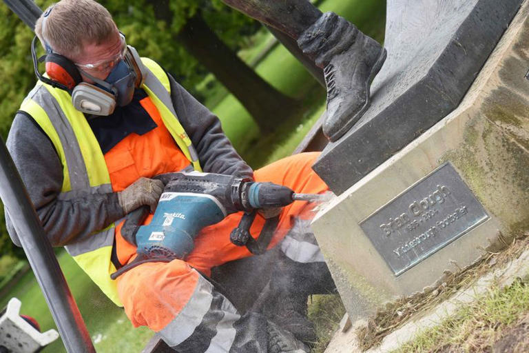 Brian Clough statue sidelined from Albert Park for specialist repairs ...