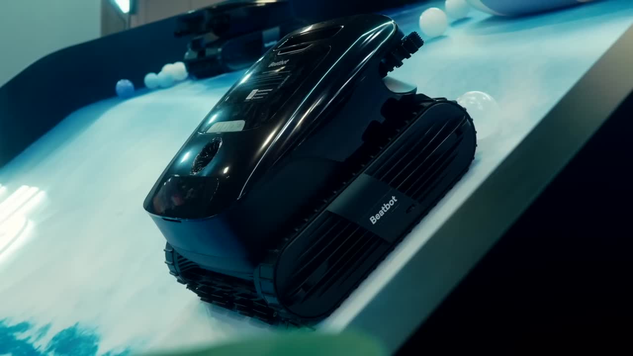 Effortless pool cleaning with the AquaSense X