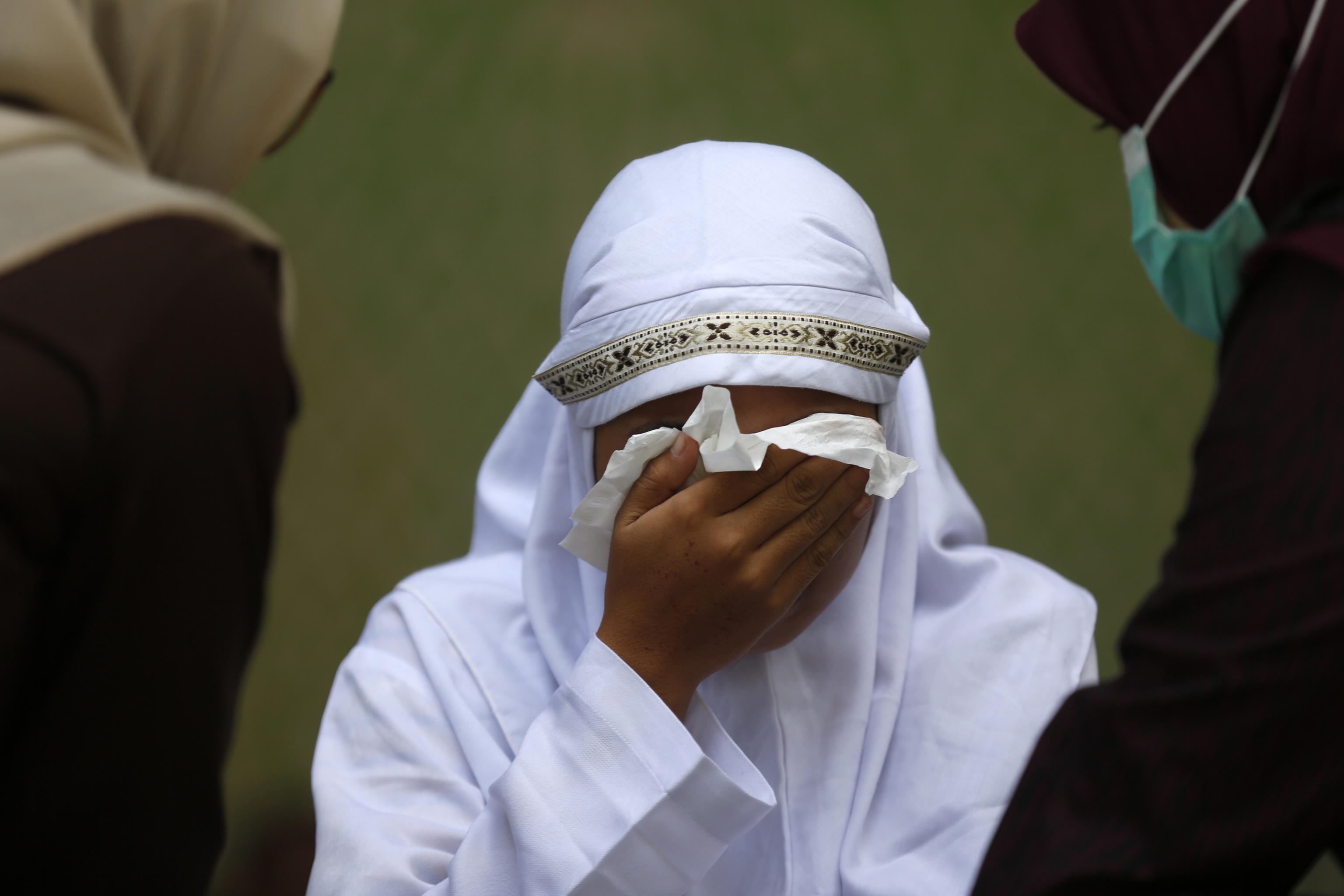 In Indonesia fustigazione pubblica di due uomini e due donne ad Aceh