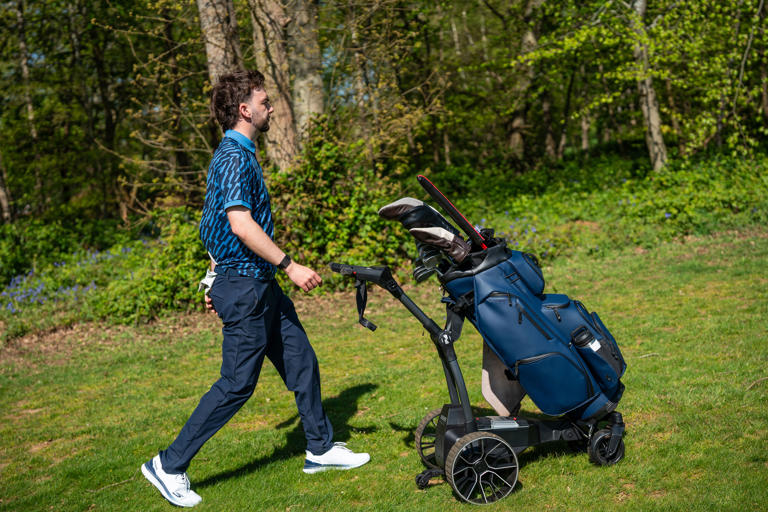 This remote golf trolley is hundreds cheaper than top brands, but there ...